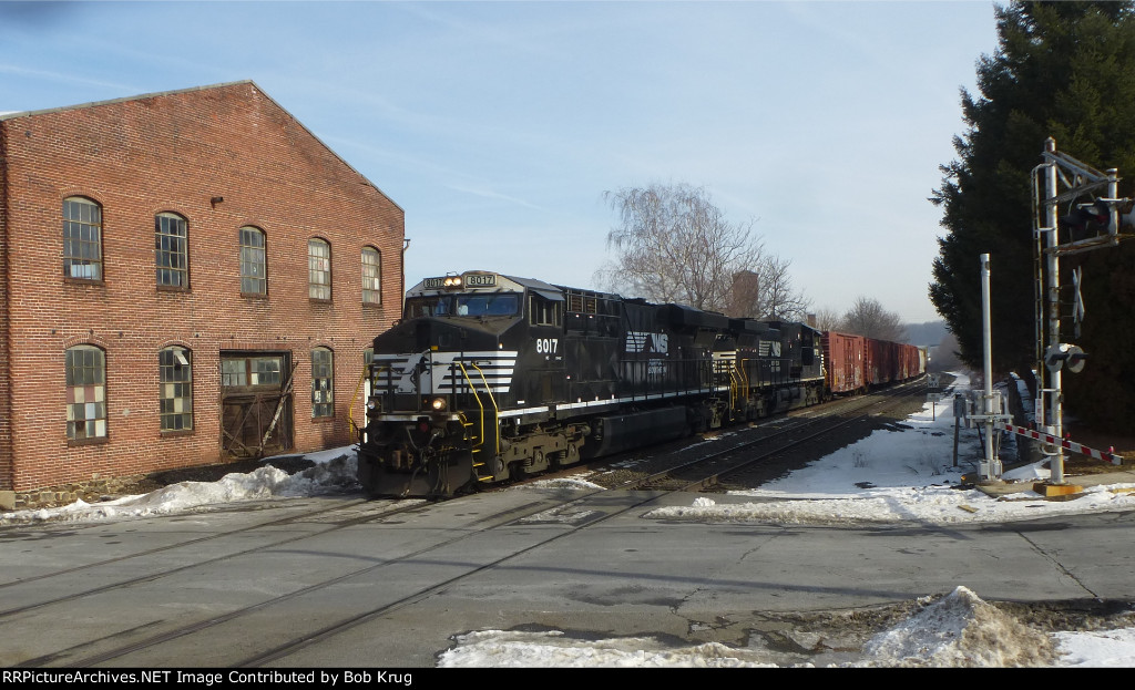 Westbound manifest freight barrels through Fleetwood